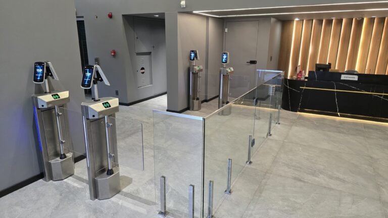 Catraca Pivotante Flow V9 INOX Central Pedestal Duplo Facial, RFID e Qr ...